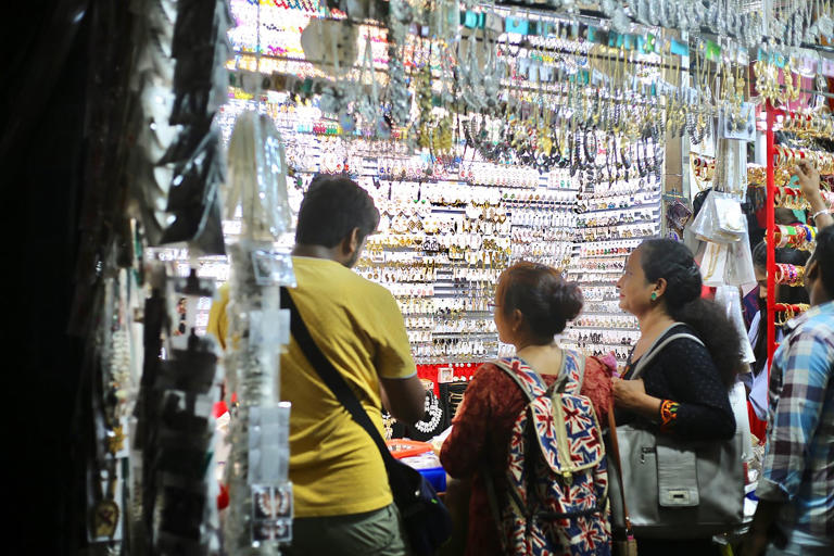 Durga Puja 2025: What makes Kolkata's Gariahat the top pick for bargain ...