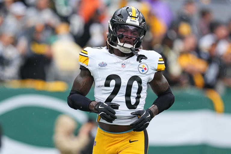 Steelers make important playoff decision on third-round rookie RB