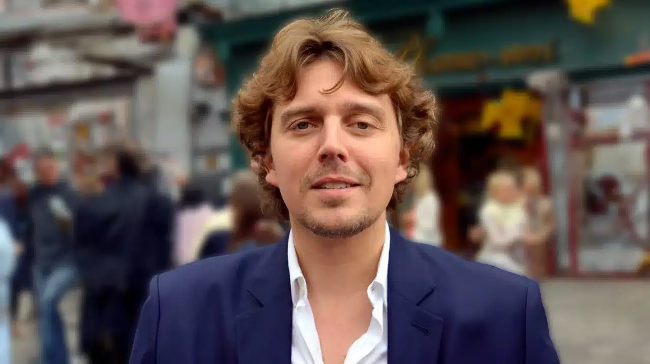 « Je ne cherche pas une mère de substitution » : Alex Vizorek se confie ...