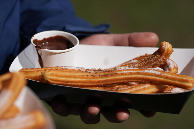 Crowds flock to Worthing for popular food and drink festival