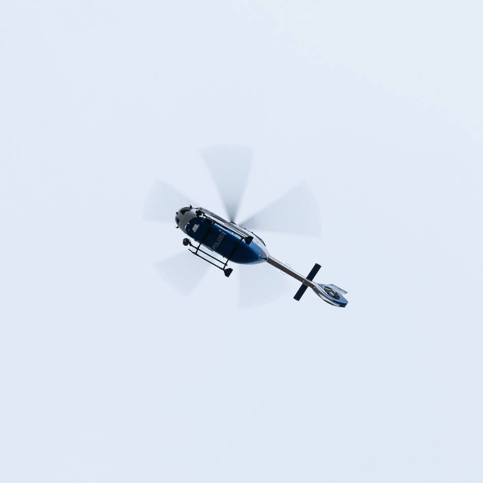 Verwunderlich Warum Kreist Ein Hubschrauber Ber Essen Ebenbild