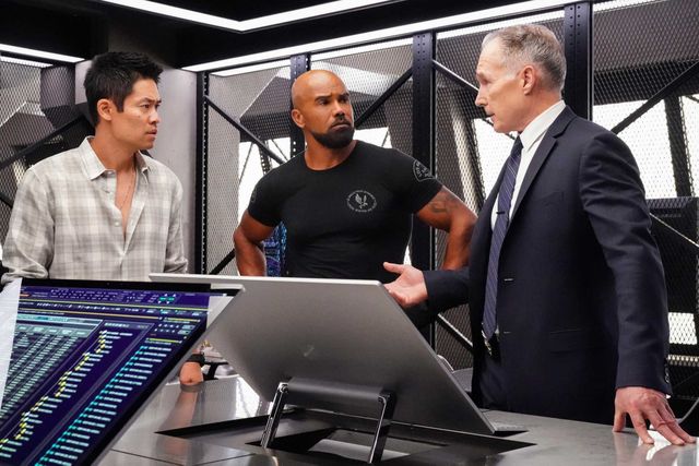 Everything to know about the “S.W.A.T. Exiles” spinoff (and which original cast members are ...