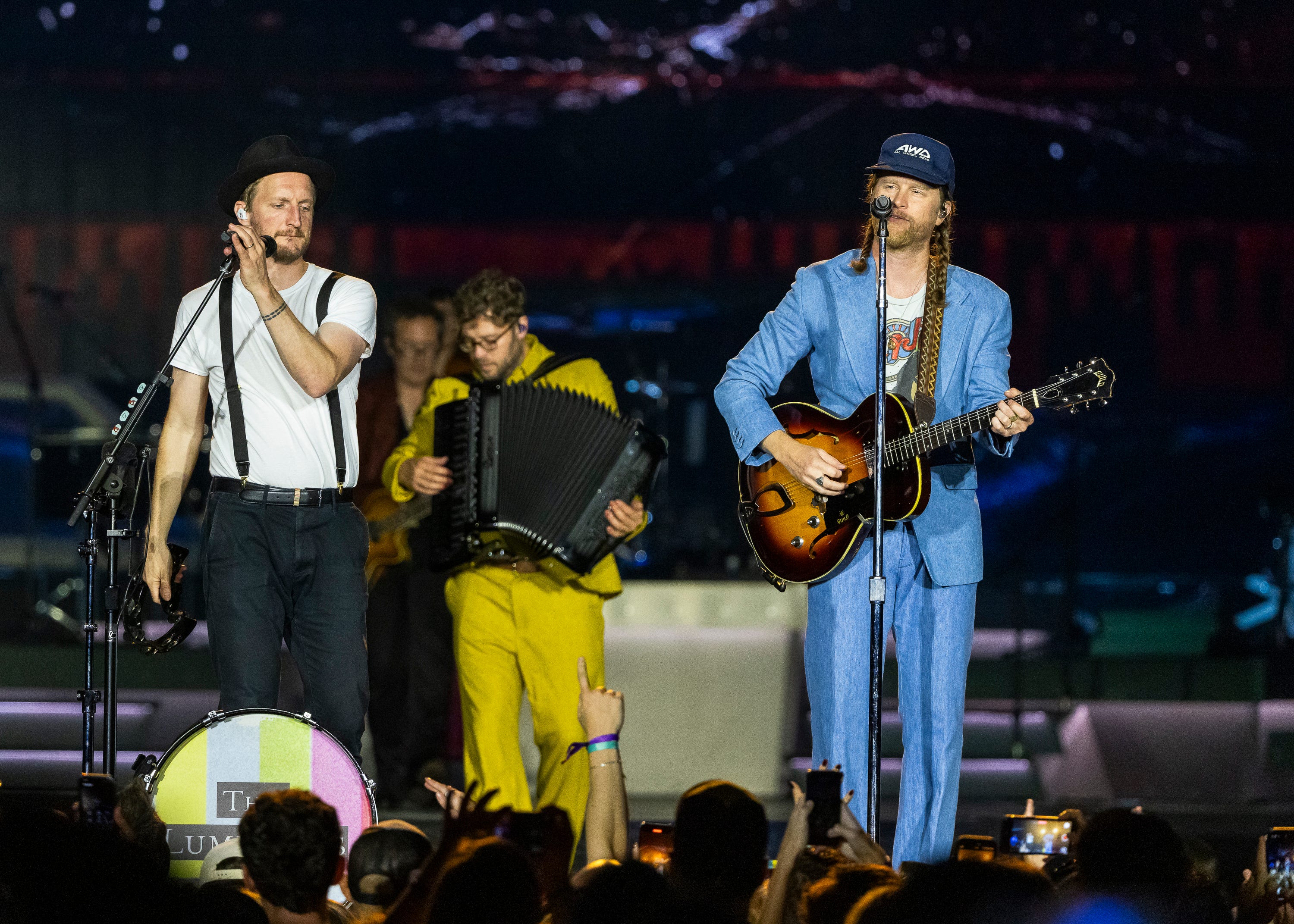 Lumineers light up Comerica Park as Noah Kahan — and Tigers mascot Paws ...