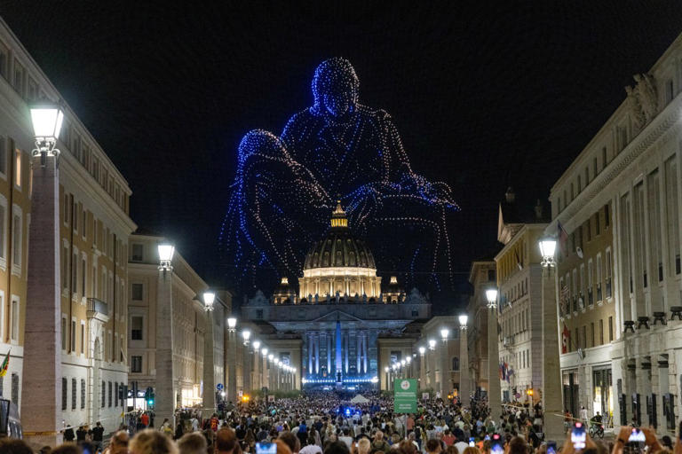 Spectacular drone show over Vatican recreates Michelangelo’s ‘Creation ...