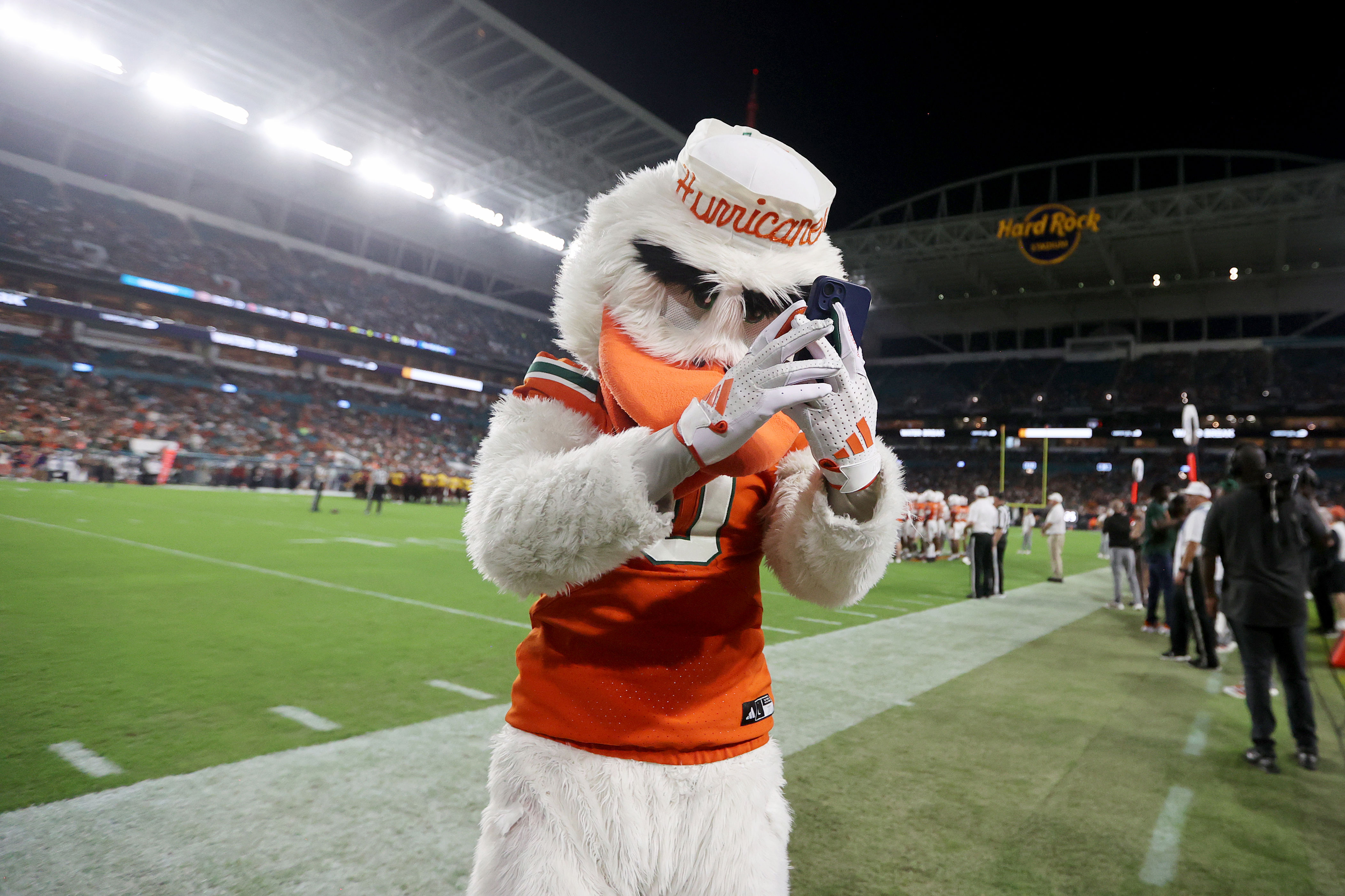 Miami Hurricanes favorites over rival Florida State Seminoles in Week 6