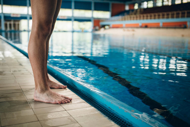 Toe-tapping in pools sparks swim lane etiquette debate