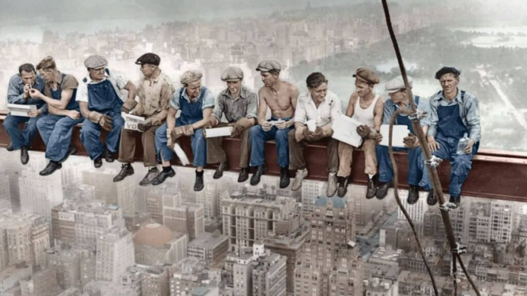 25 Famous Photographs Taken Spontaneously