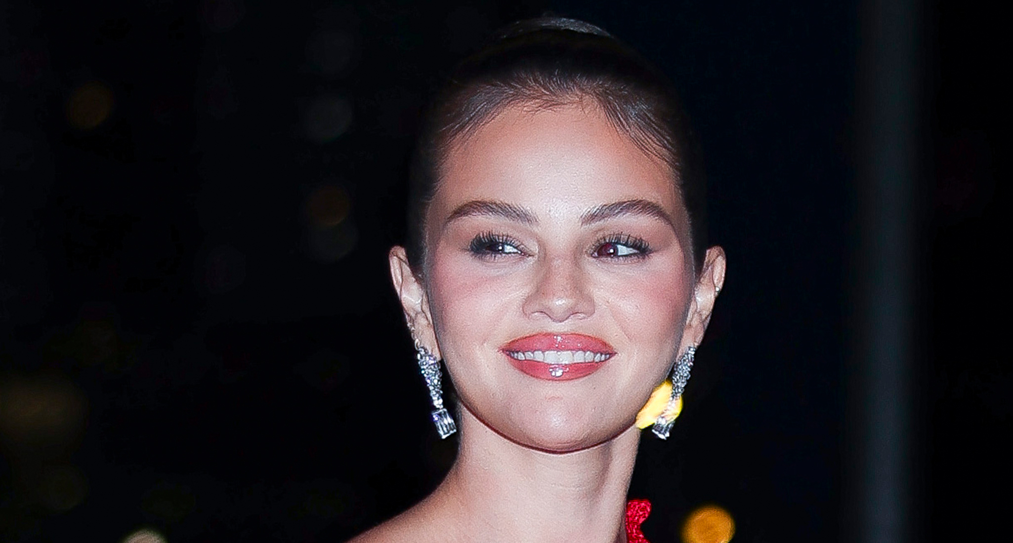 Selena Gomez Just Dropped the Flirtiest Hotel Photo Dump (& She's ...