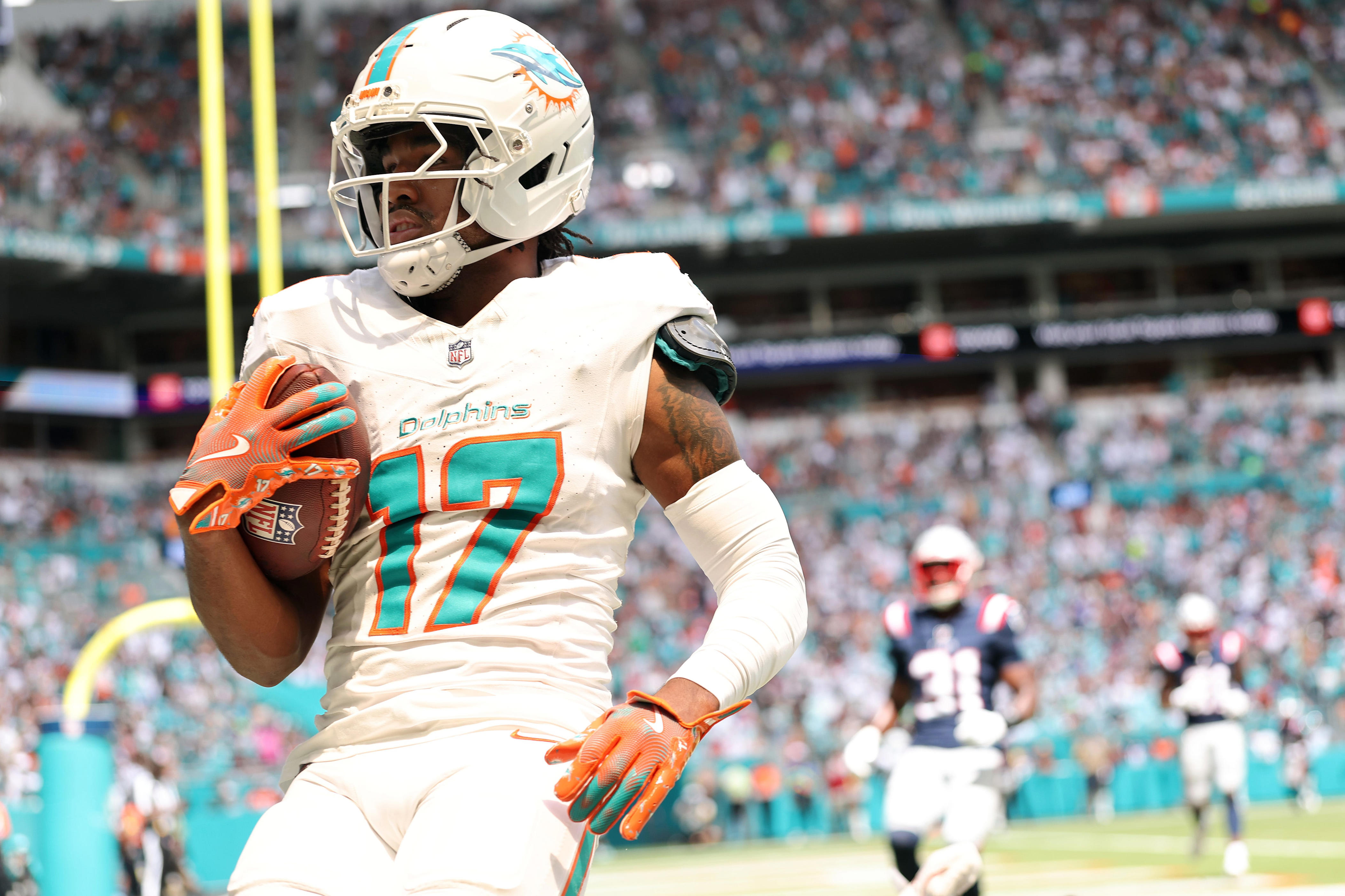 Miami Dolphins' Jaylen Waddle, Jaylen Wright, Ethan Bonner active at ...