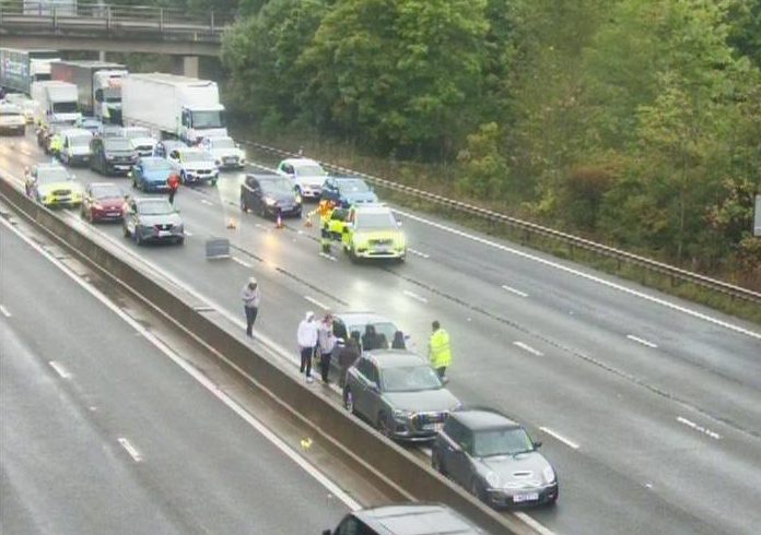 Major London motorway closed after multi-vehicle crash