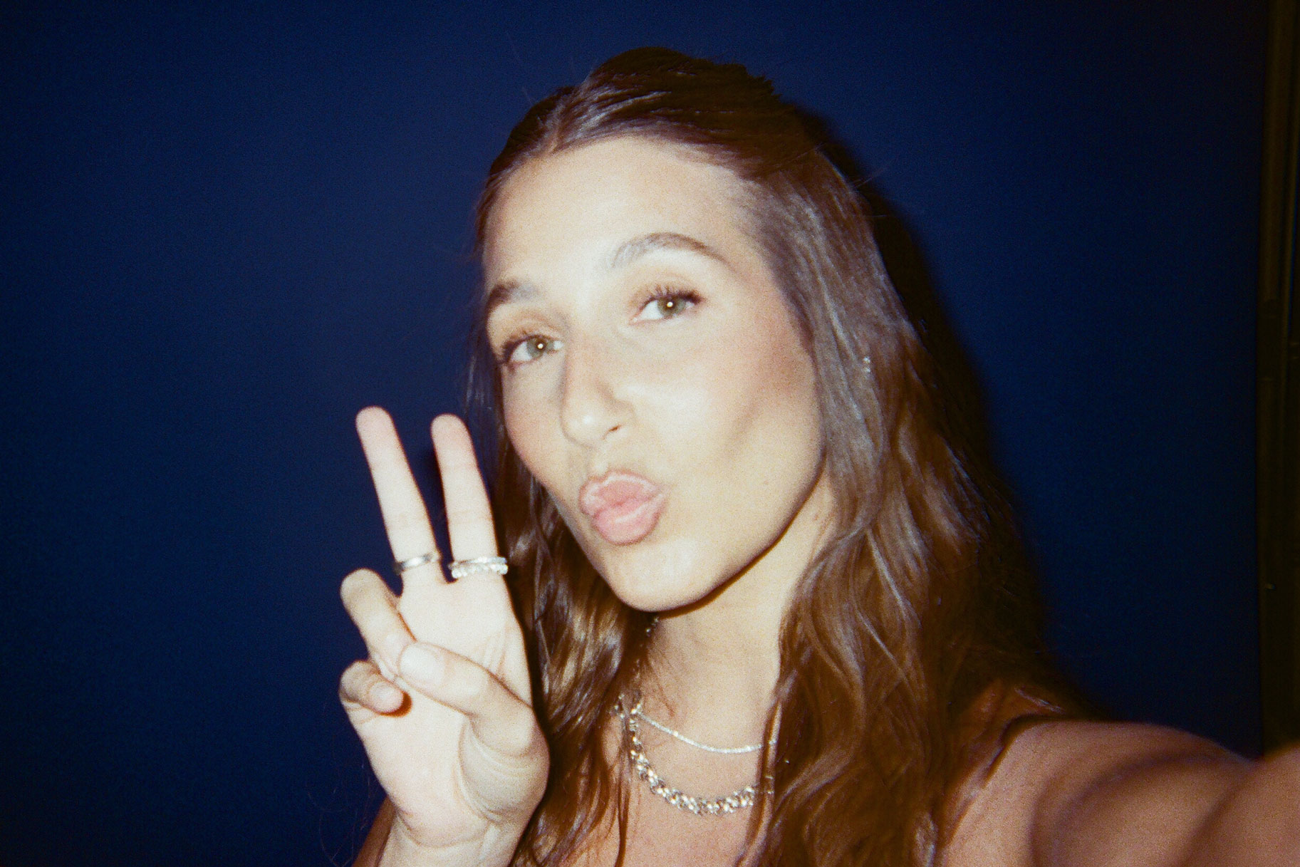 Amanda Batula Is "Obsessed" with Her New Hair (PHOTOS)