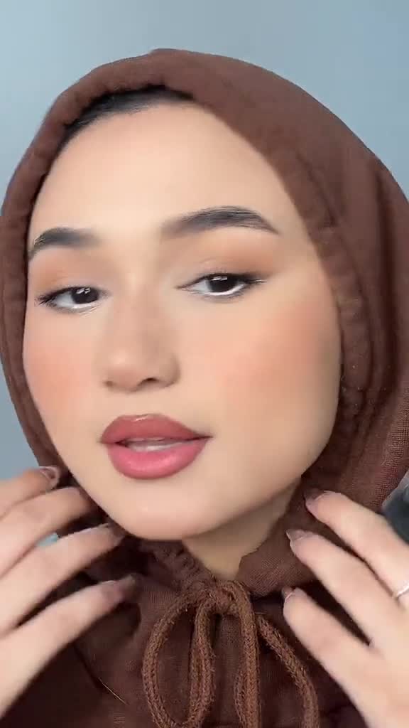 Easy Fake Freckles: Two Simple Makeup Methods Revealed