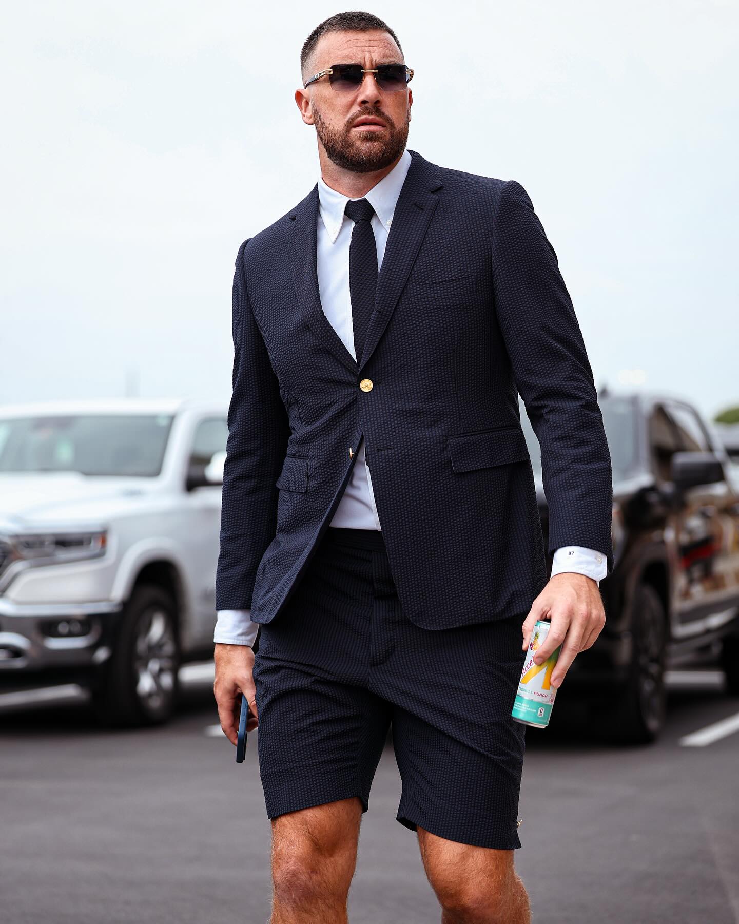 Travis Kelce’s shorts suit splits fans ahead of Chiefs vs. Eagles game
