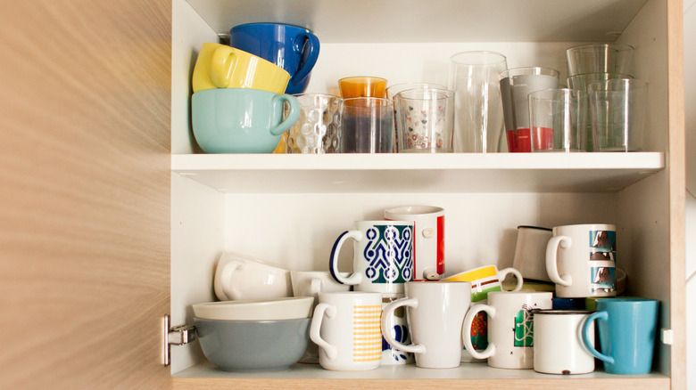 The Easiest Way To Store And Display Seasonal Mugs Is With This Kitchen ...