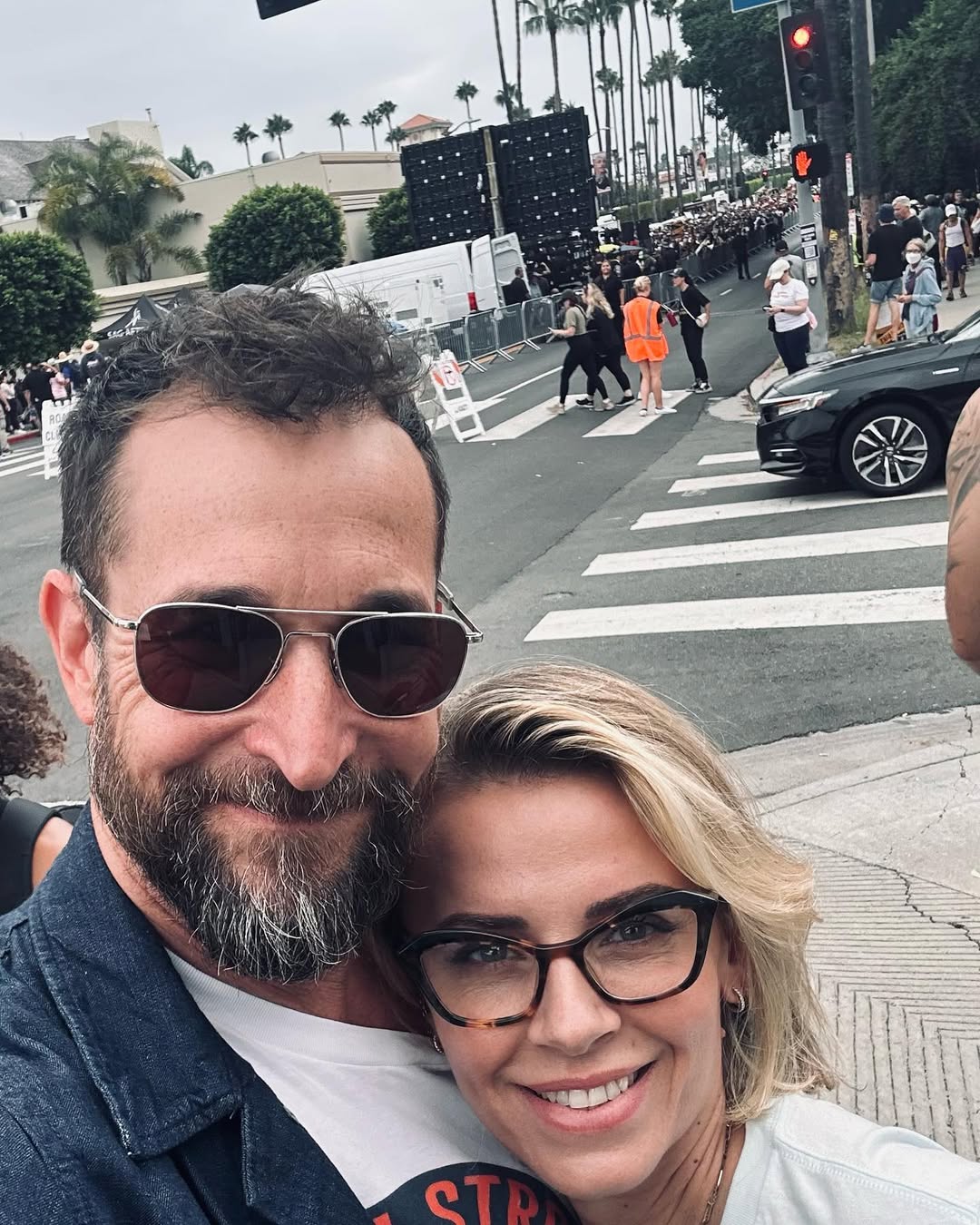 'The Pitt' star Noah Wyle and wife Sara step out for 2026 Golden Globes
