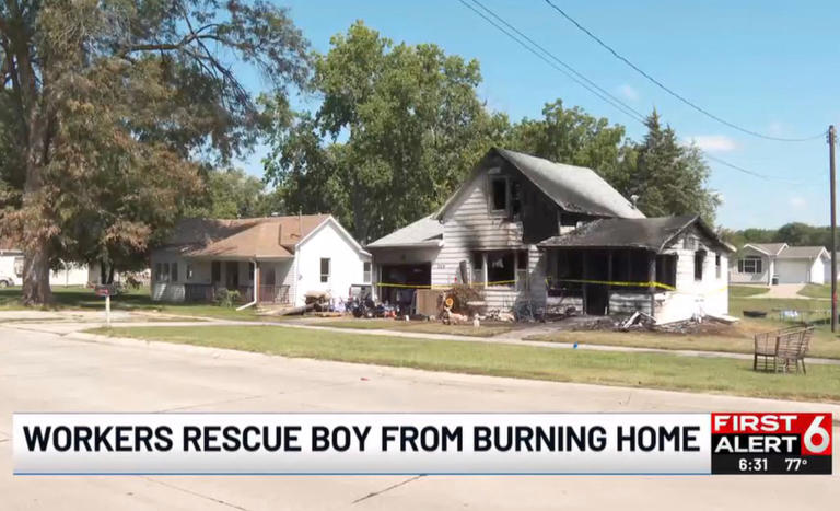 Heroic construction workers rescue family from burning home, save ...