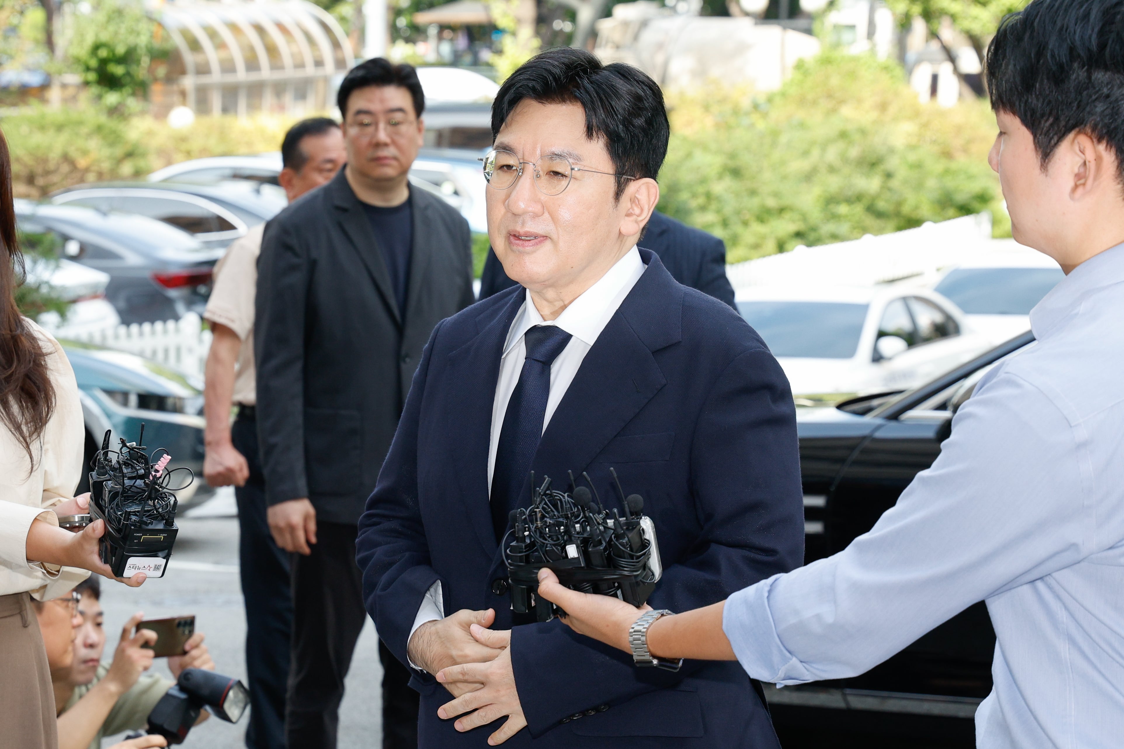 HYBE chairman Bang Si-hyuk appears as suspect in a suspicious trading ...