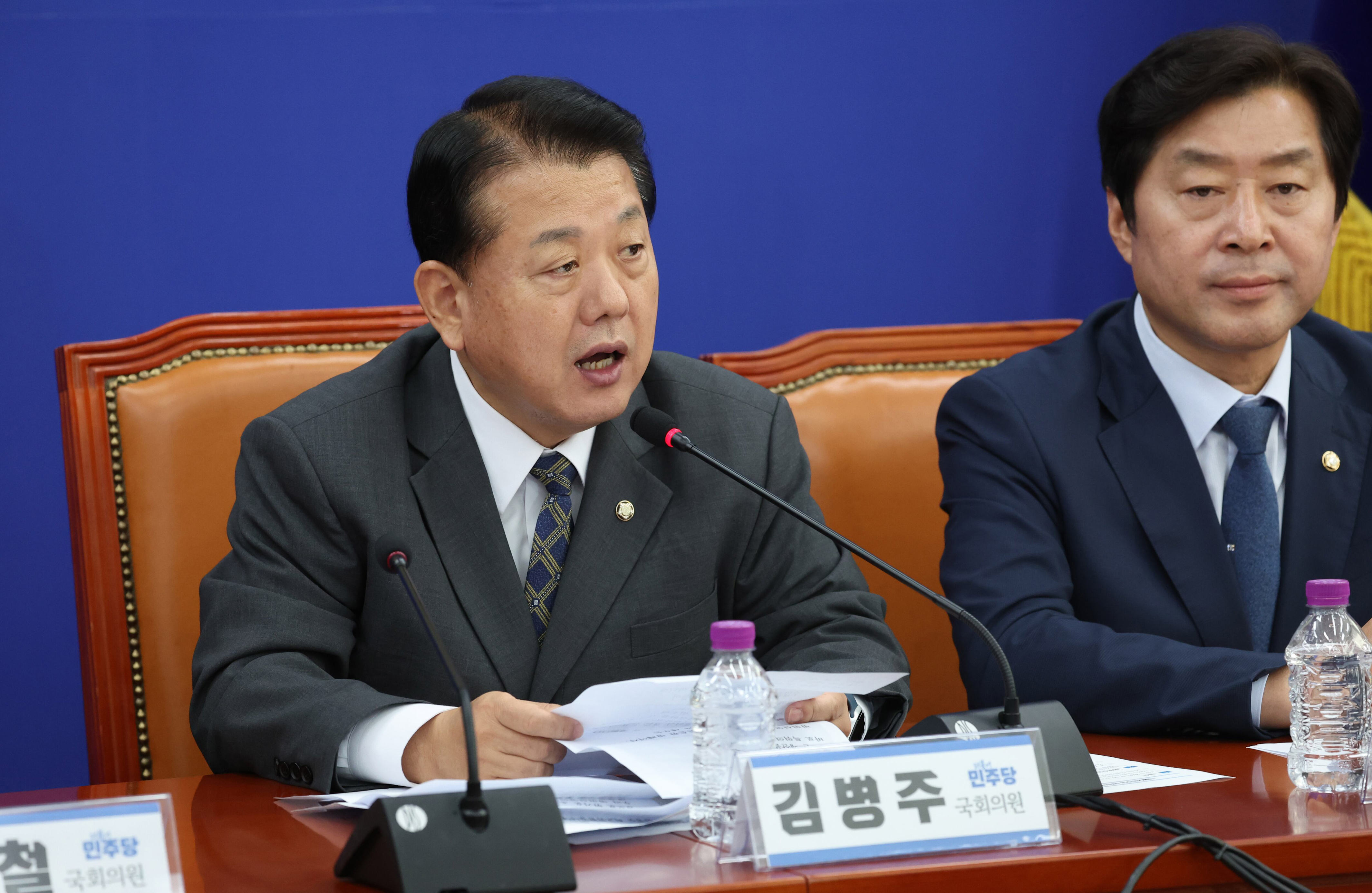 Democratic Party urges Chief Justice Cho Hee-dae's resignation over bias