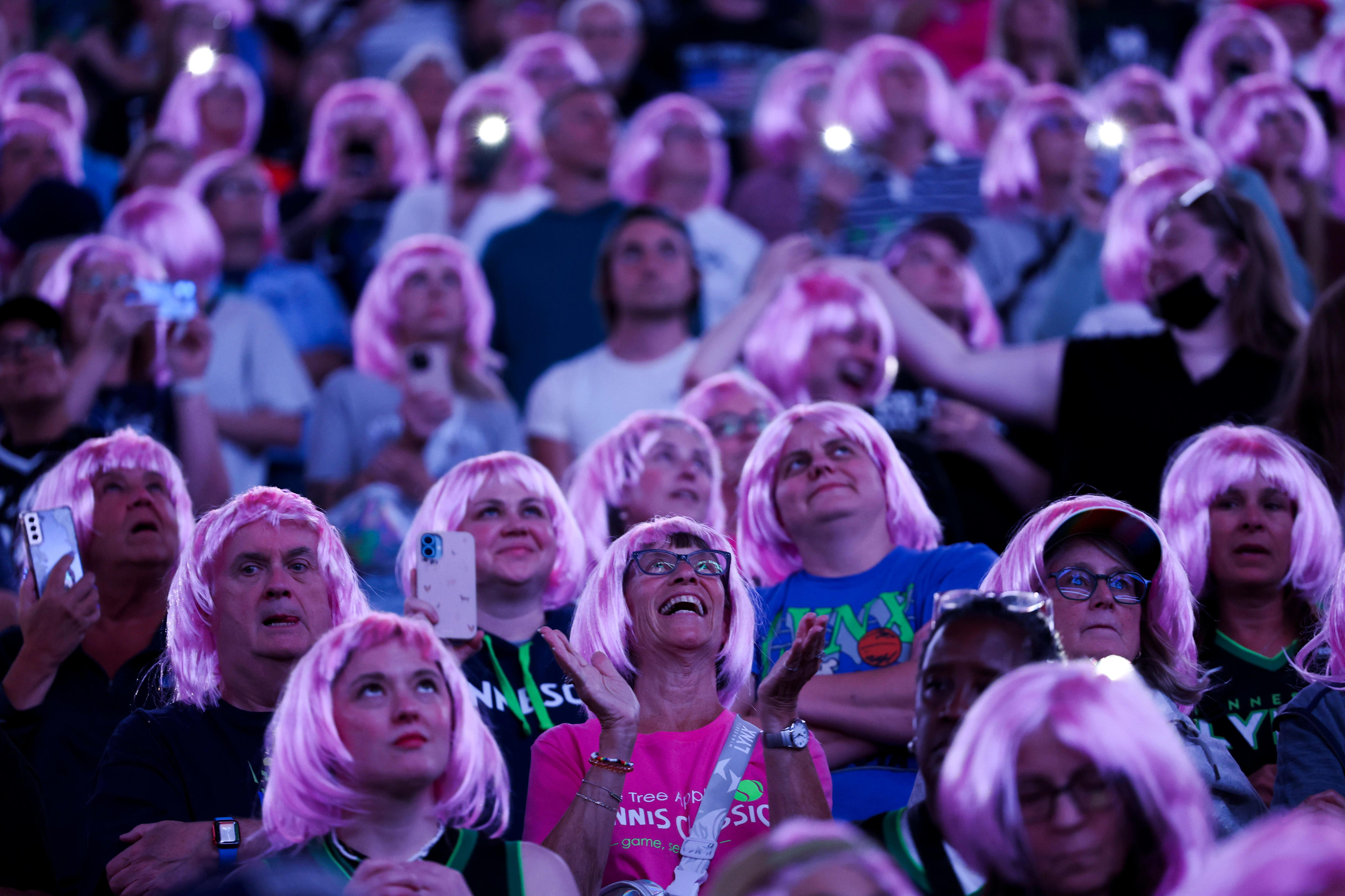 'StudBudz' change hair back to signature pink, Minnesota Lynx fans join in