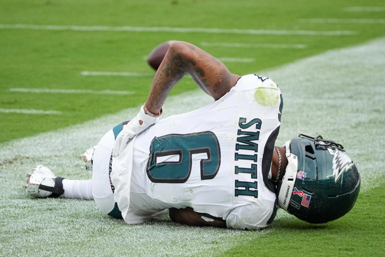 Jordan Davis, DeVonta Smith injuries: Eagles DT, WR injured vs Chiefs ...