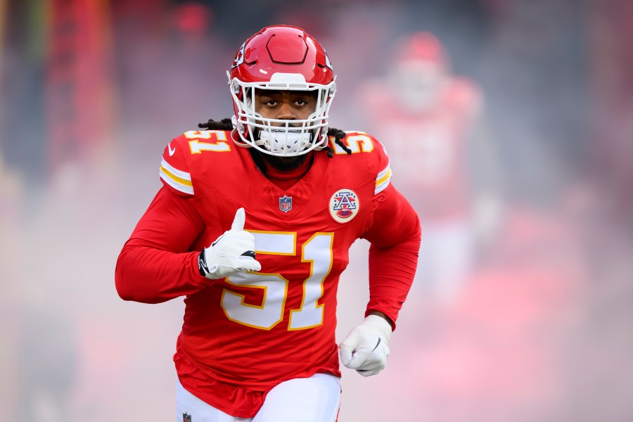 Chiefs lose 2 key defensive players to injury vs. Eagles