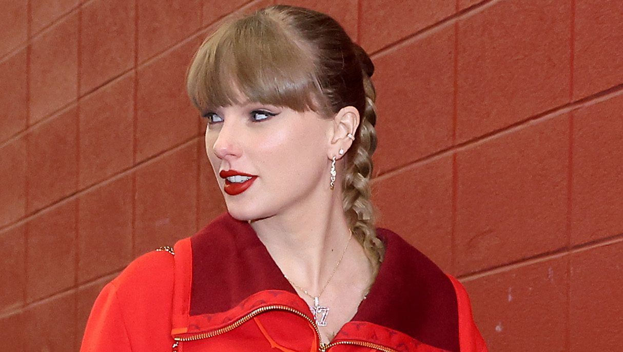 New photo of Taylor Swift at Chiefs party turns heads
