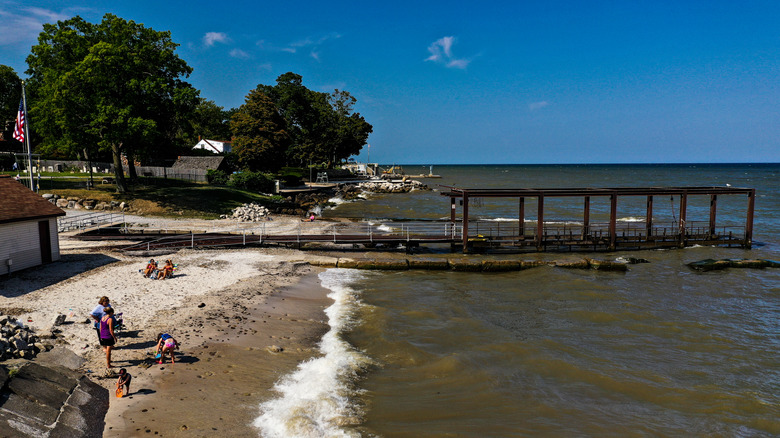 Nestled On The Shores Of Lake Erie Is An Ohio City Filled With Parks ...