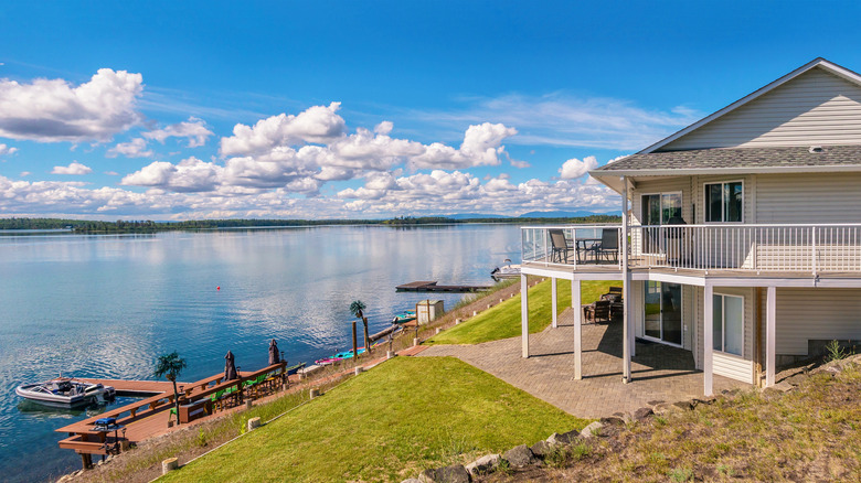 Things To Consider Before Buying A House On A Lake