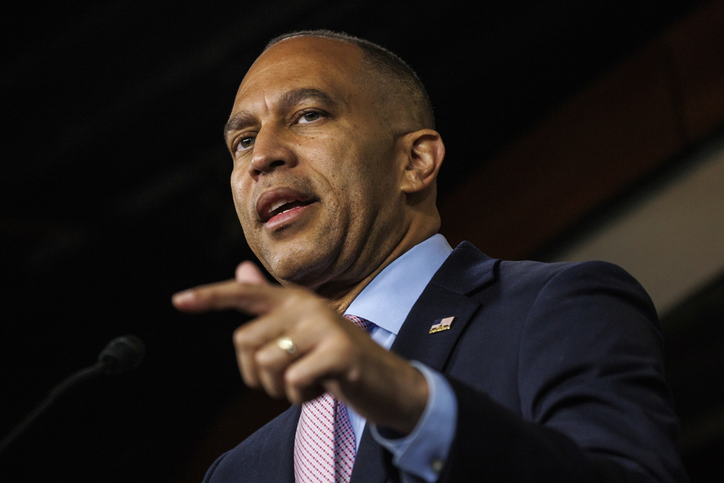 House narrowly passes ICE funding bill with Democratic support after ...