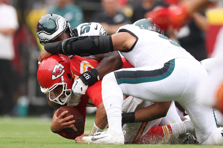 Why Eagles Za'Darius Smith, who led team's DEs in sacks, retired ...