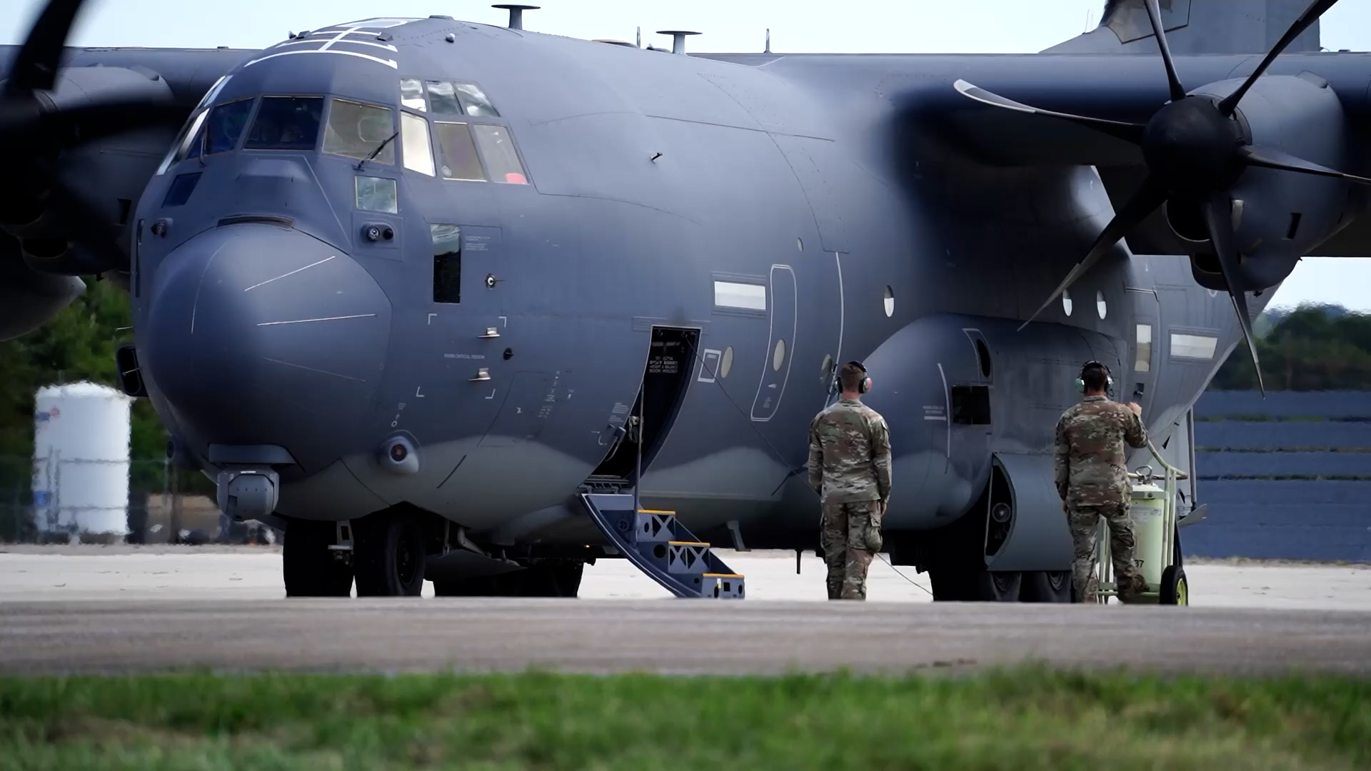 6 US Army Planes Take Off Right After Each Other