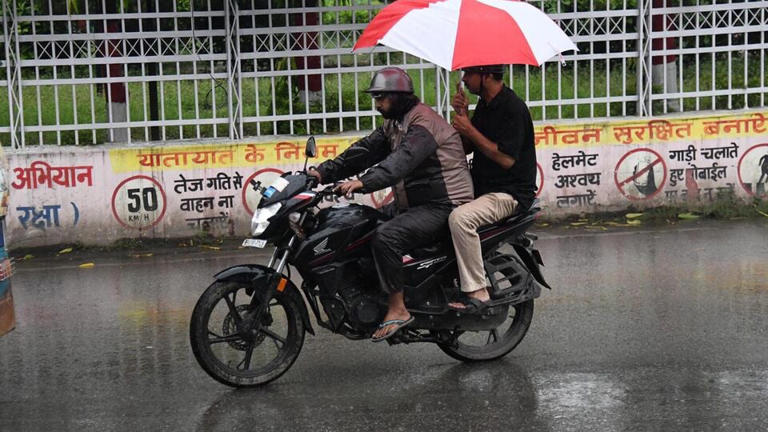 Pune rains: Heavy rainfall lashes city late at night, IMD issues red ...