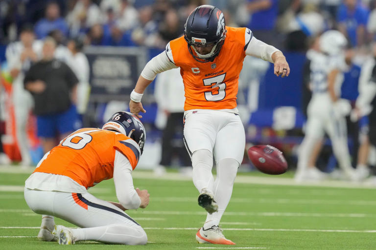 Broncos kicker Wil Lutz reacts to missed field goal after 1-point loss