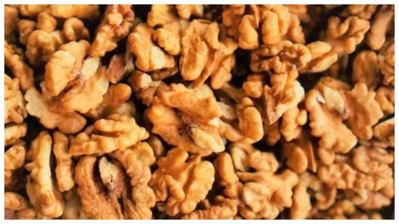 Why one should eat walnuts before meals, according to a leading ...