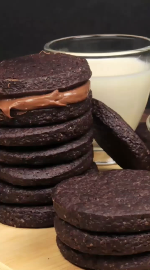 Oreo-Style Chocolate Cookies You Can Bake at Home