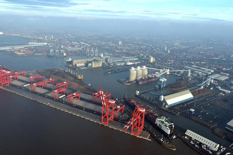 Government hails £1.1bn boost for UK ports and green shipping as ...