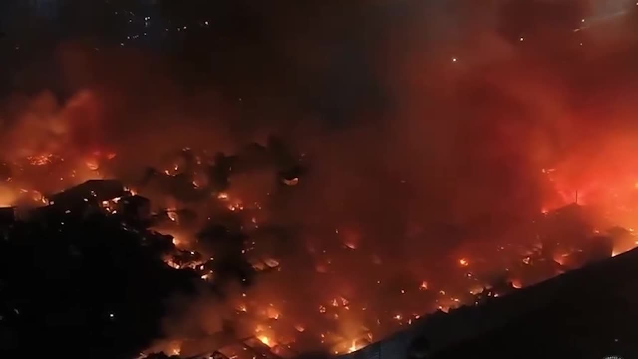 Fire rips through 'poorest slum' Happyland in Manila