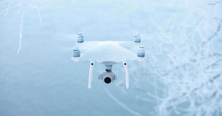 Frosinone, 30enne spia la zia con un drone, lo zio lo picchia e poi lo ...