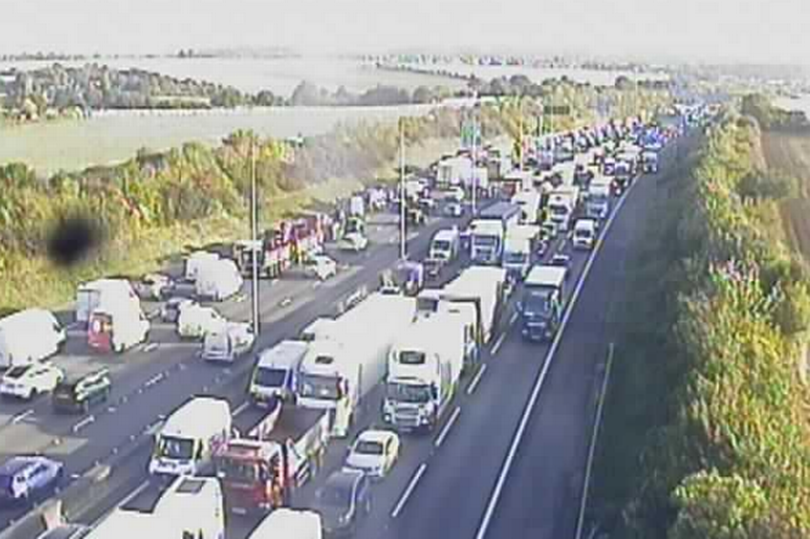 Kent M25 diversion route in place after lorry strikes bridge near Swanley
