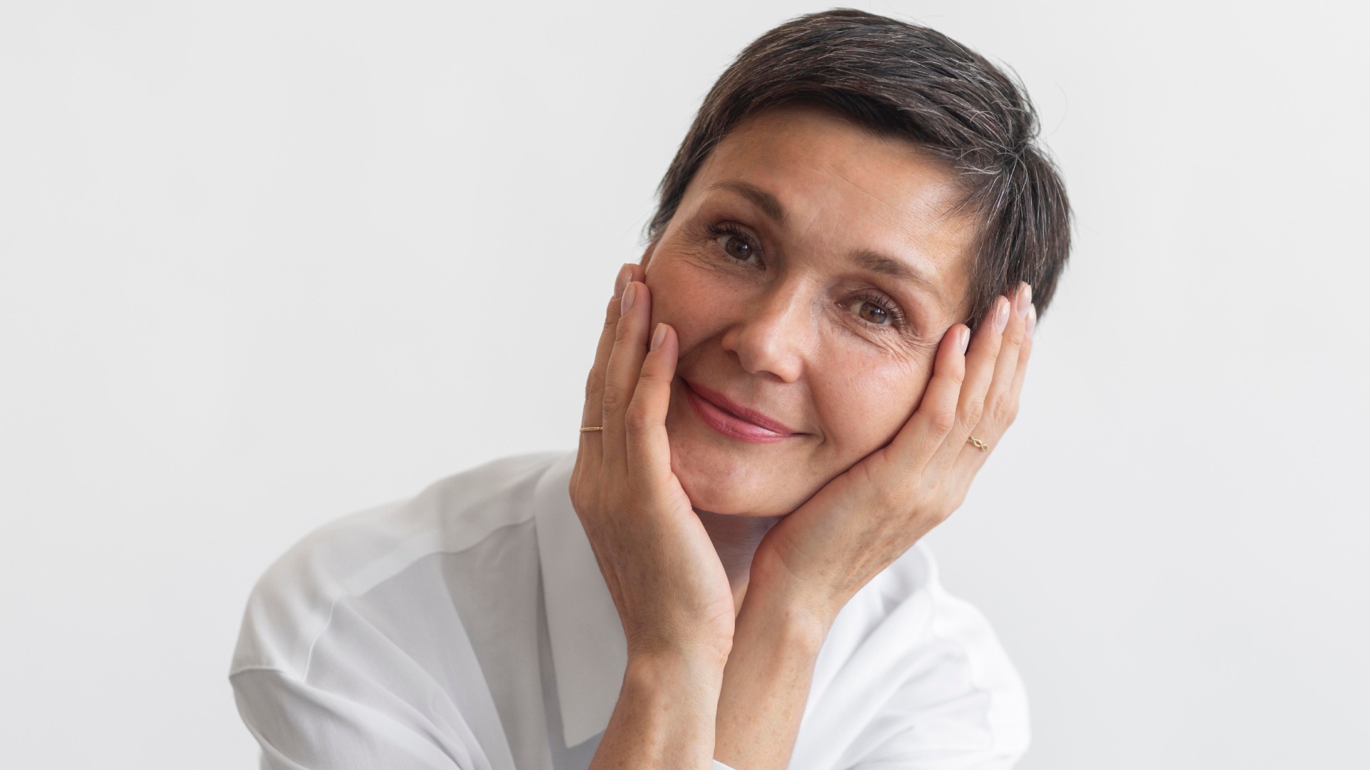 Retinol and acids: the ideal cadence for soothed skin after 45
