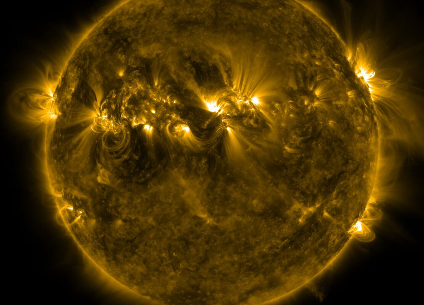 Un nuevo modelo disecciona el Sol para resolver el enigma de la tacolina