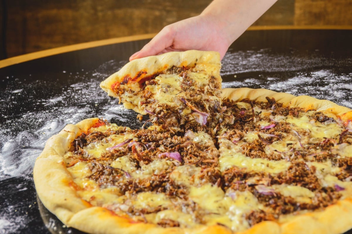 Pizza di manzo alla napoletana