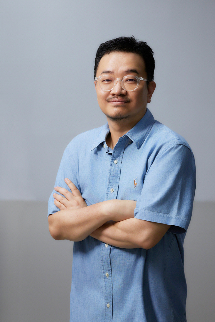 Director Yeon Sang-ho → All the staff participate with the lowest hourly wage..The debt of the ...