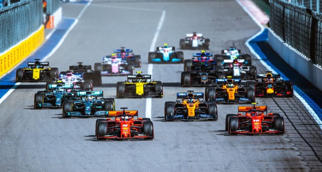 Formel 1 hold skiller sig af med kører kort før sæsonstart