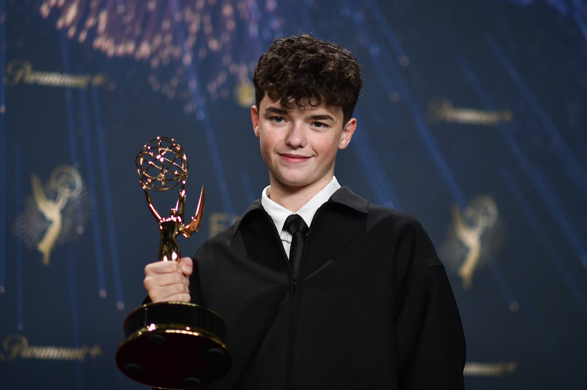 Emmy Awards 2025: Owen Cooper schreibt Geschichte, „The Studio“ bricht Rekorde