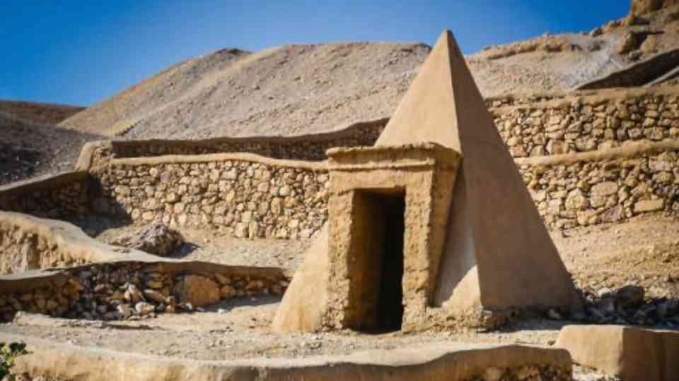 70 Missing Pyramids Near Giza? A Lost Valley of the Kings