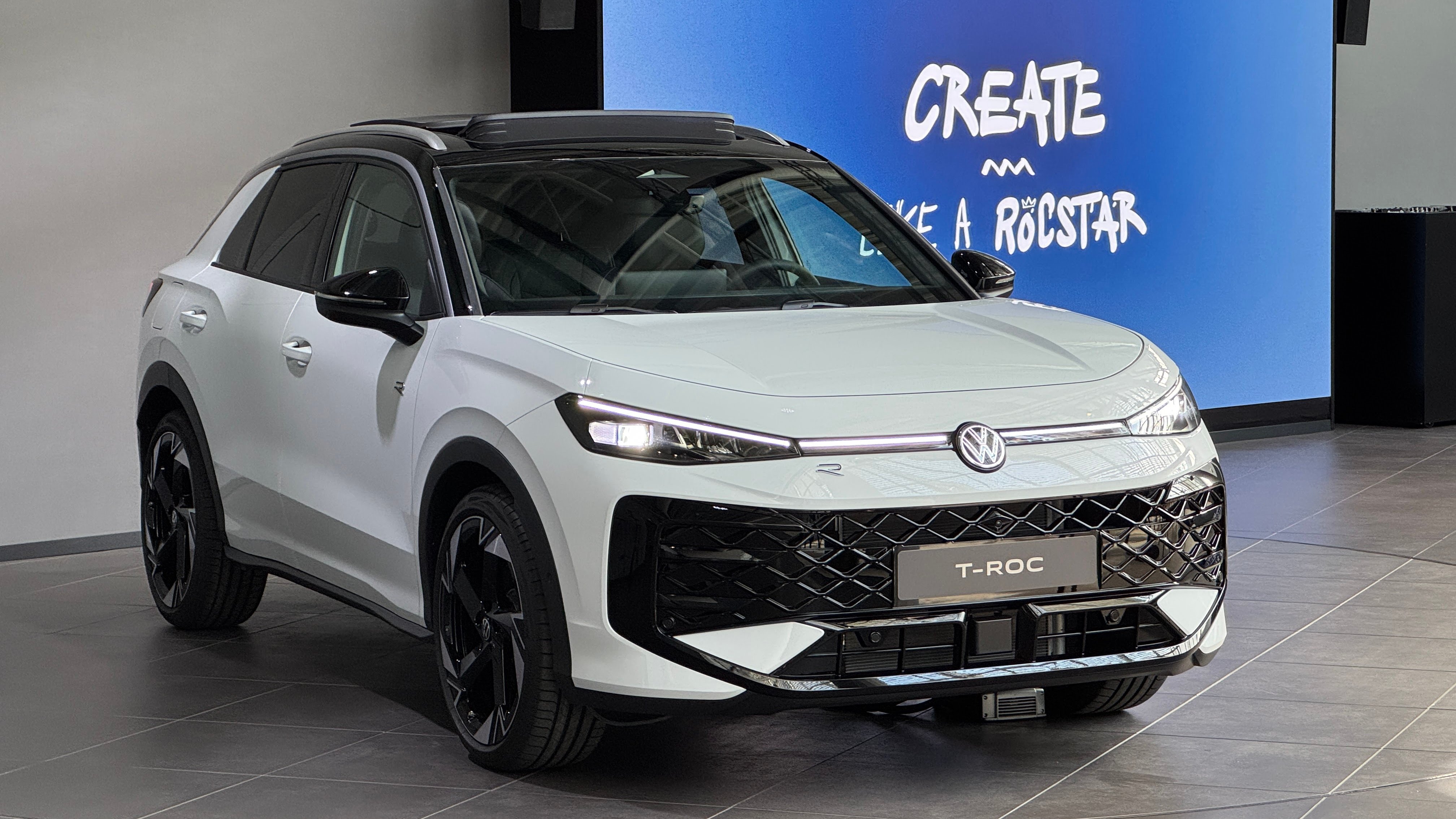 Nowy Volkswagen T-Roc ma już polskie ceny. Od 130 tys. 390 zł za miękką hybrydę