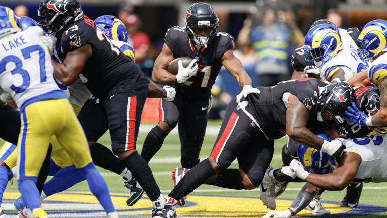 Texans RB Nick Chubb Sets Tone Before ‘Monday Night Football’ vs Buccaneers