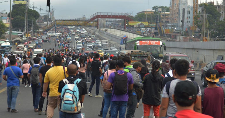 DOTr chief orders officials to commute to work once a week