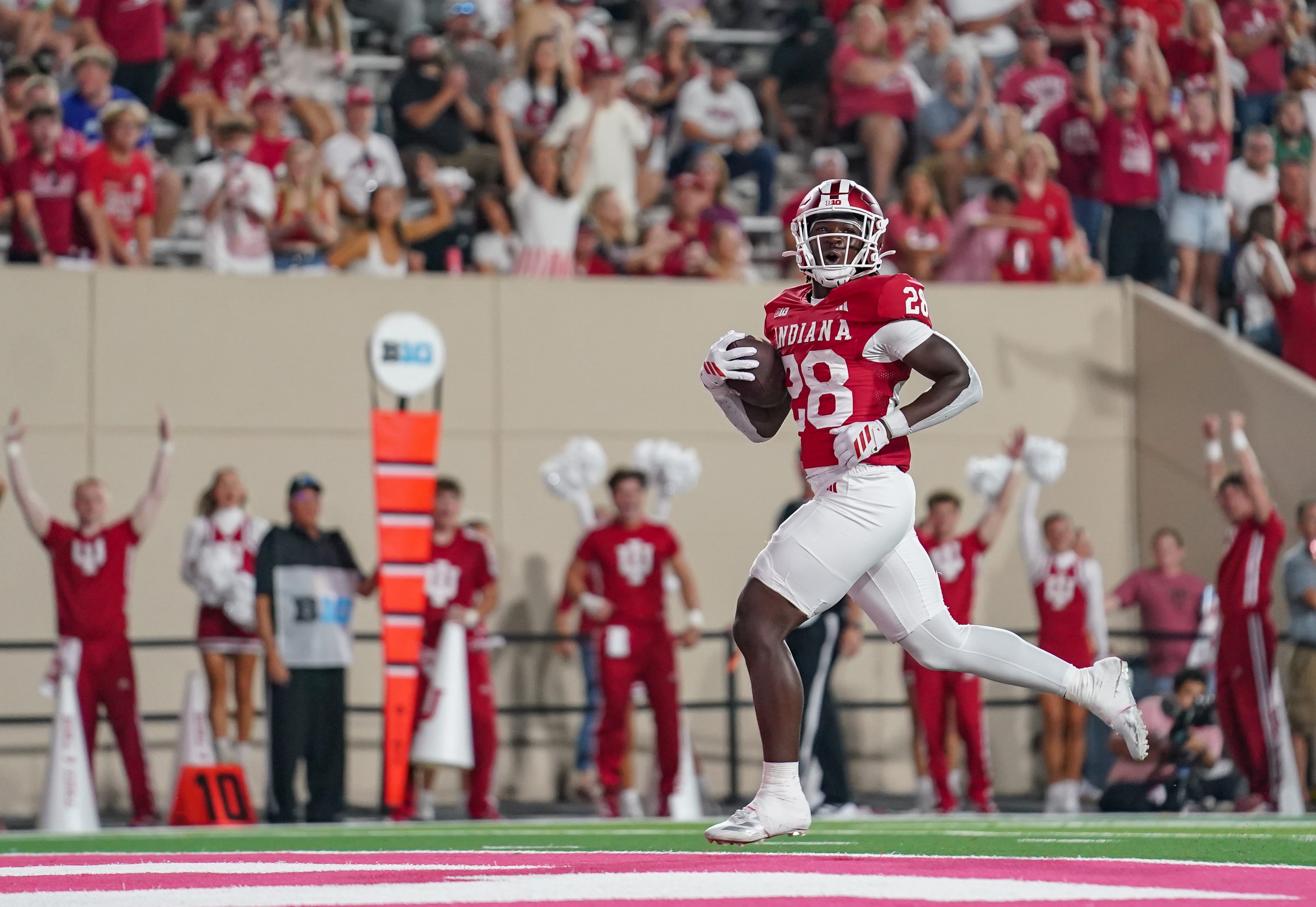 Illinois vs Indiana picks, predictions, odds: Who wins college football ...